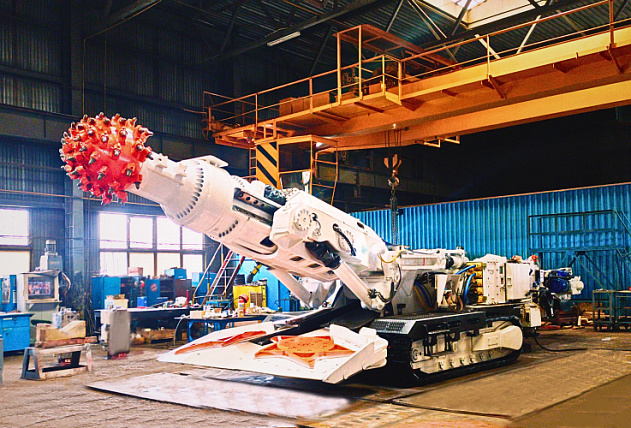 Machine builders produced a new RH110 roadheader for miners